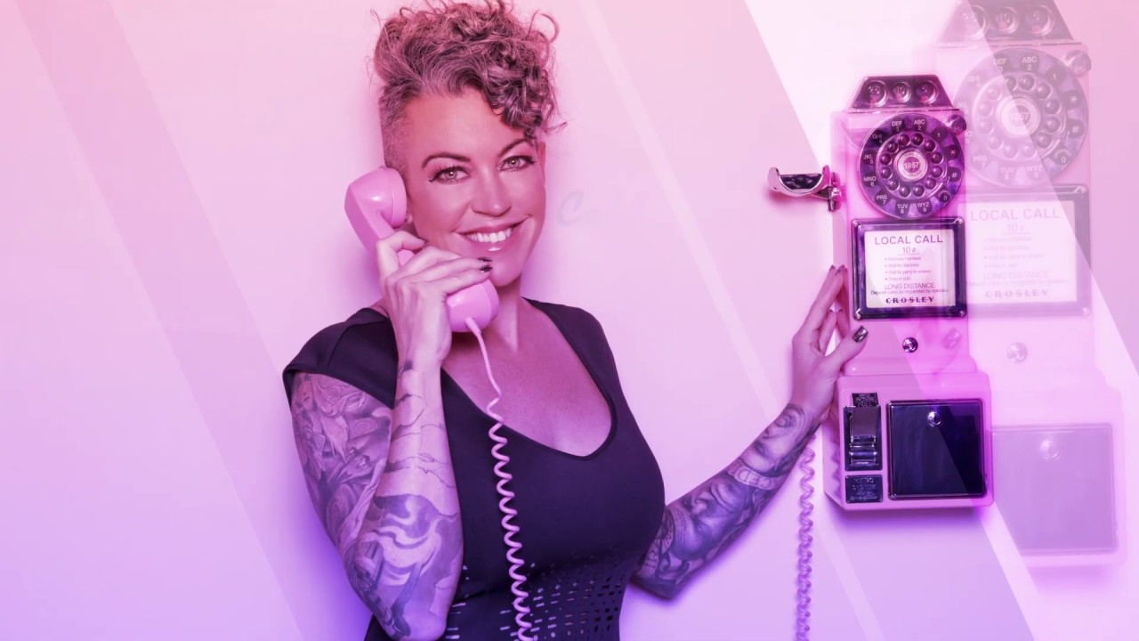 Carrie Simpson shares sales prospecting advice at PowerSummit19 - YouTube