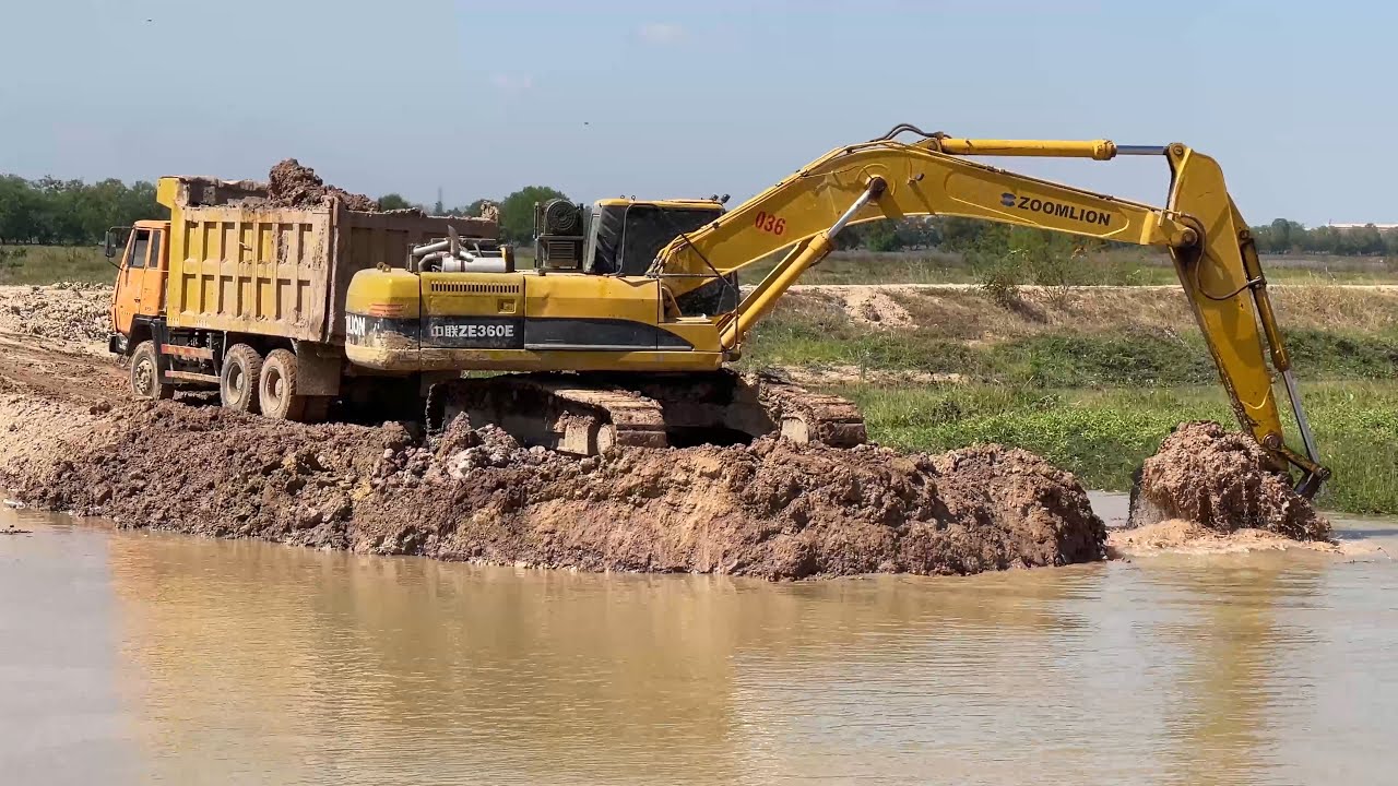 Amazing Excavator working digging dirt loading dump truck ZOOMLION ...