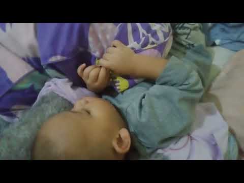 #babyboy #babygemoy #viral #main #sambil #pegangbantal 👶😁😘