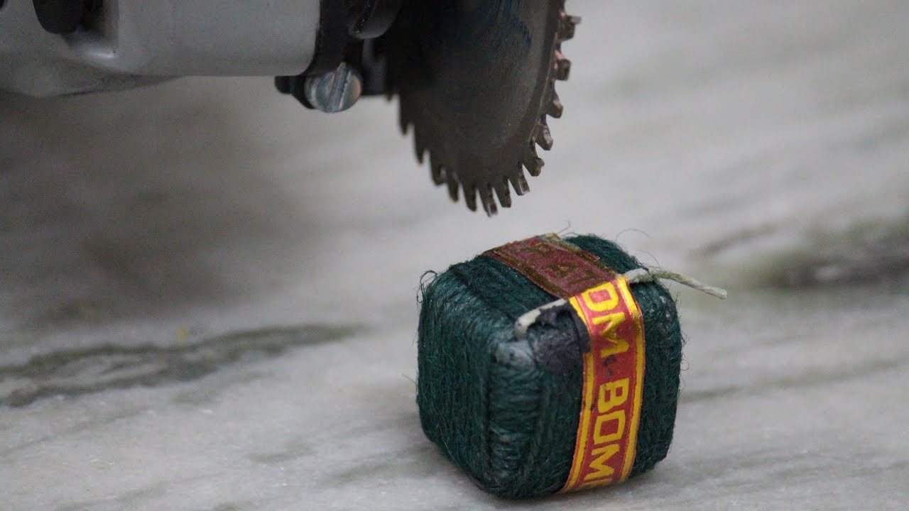 What Is Inside a SUTLI BOMB💣💥 Diwali Dhamaka | Cut Open Sutli Bomb ...