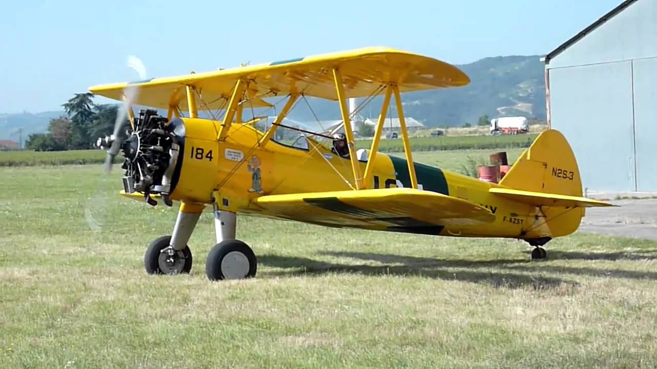 Biplan avec moteur en étoile - YouTube
