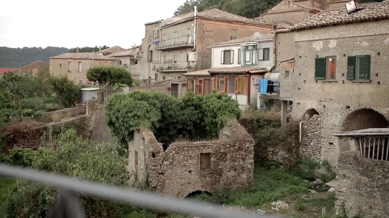 Cortale: il Borgo, il Telaio e la Luna - YouTube