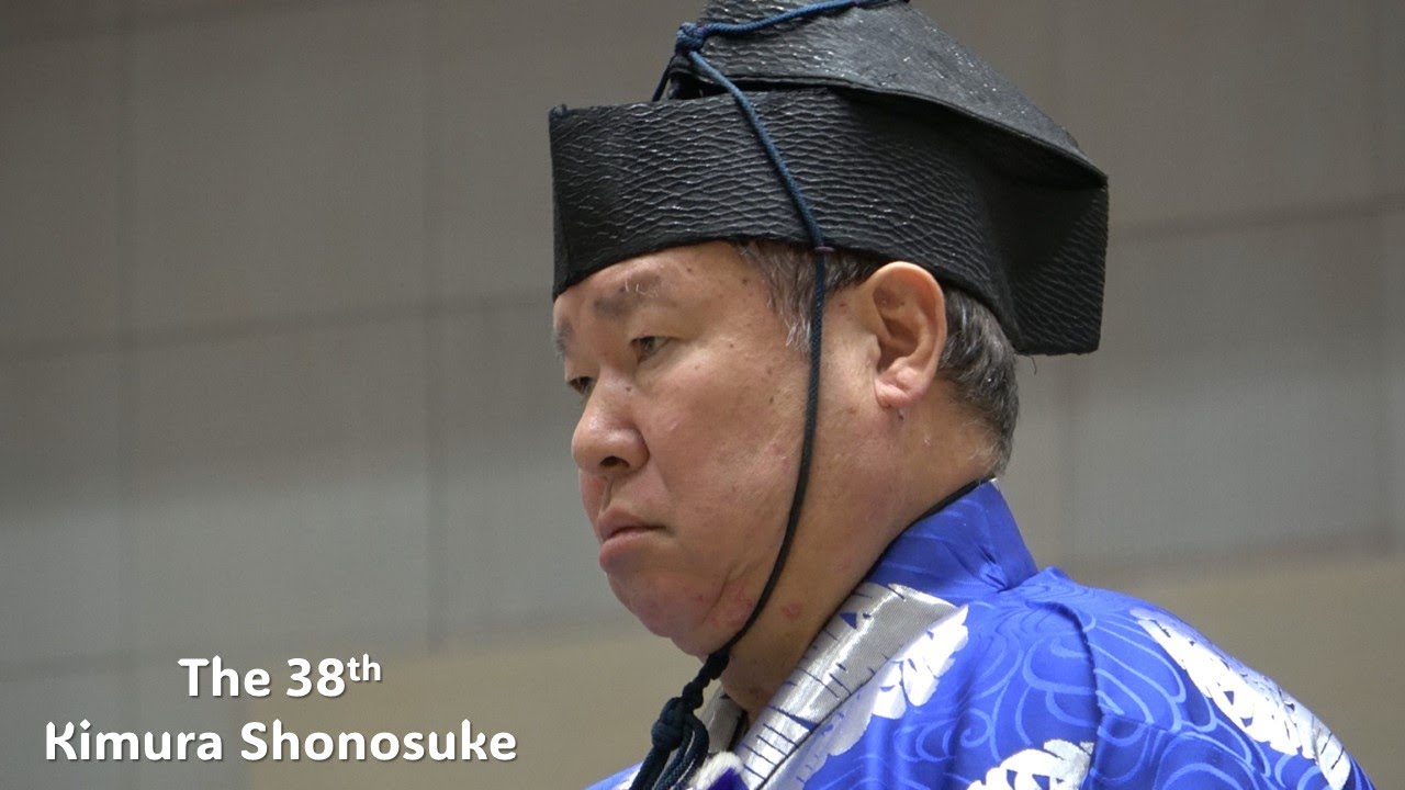 Sumo's new chief referee: Cooler than you might think - YouTube