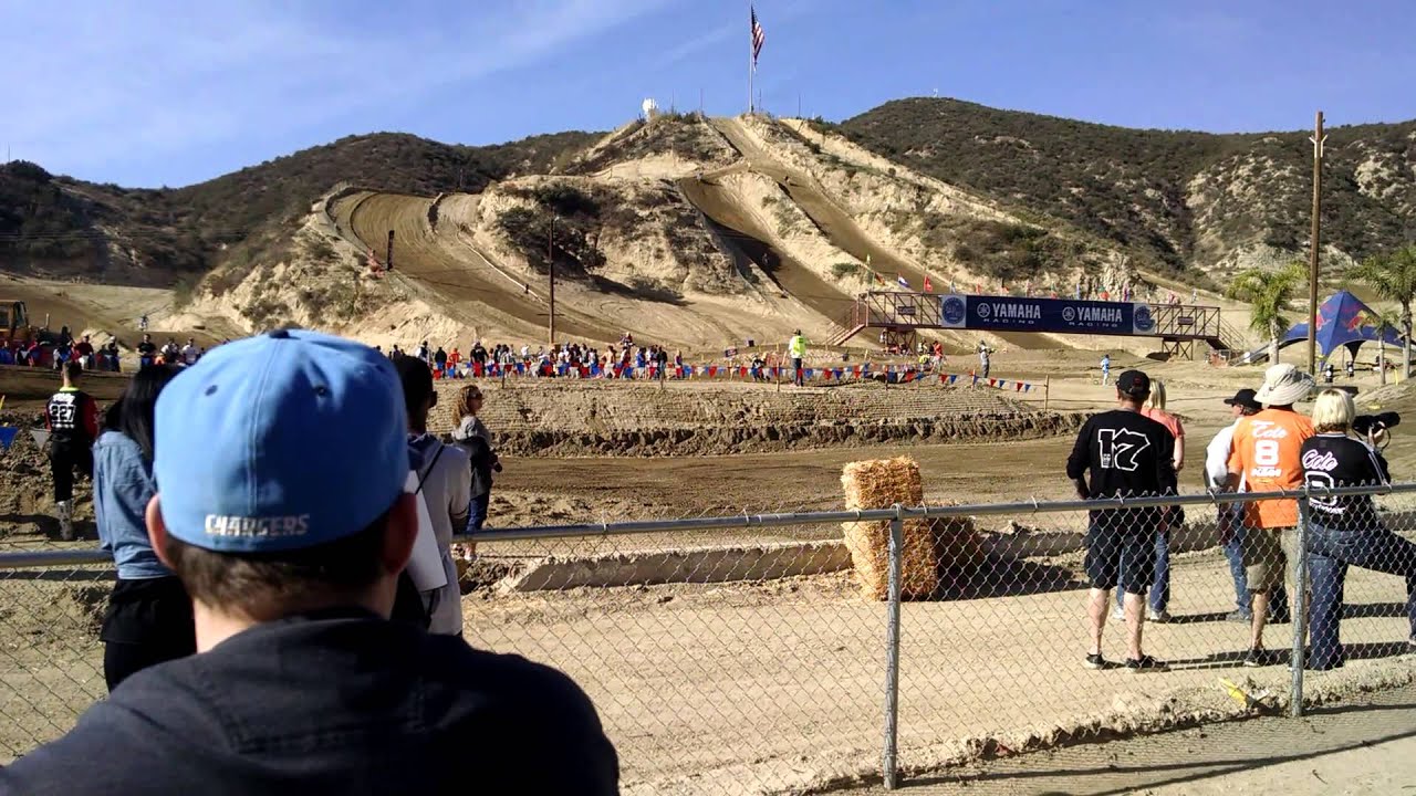 Cara filmed most of the mini and womens saturday race at 2014 day in ...