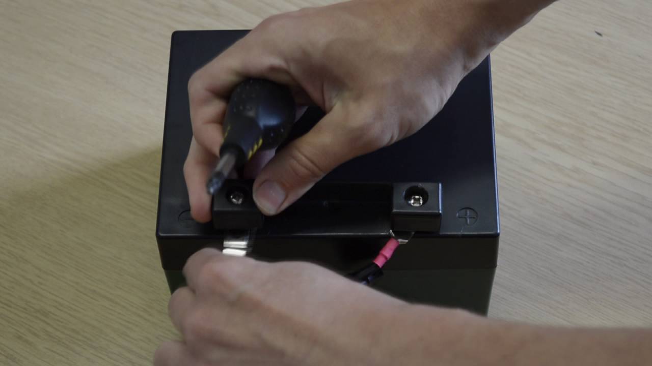 Converting Your Universal Lithium Battery to a PowerBug Connector - YouTube