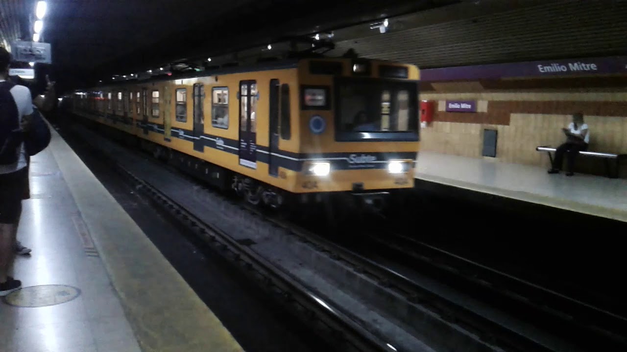 Subte Linea E: Formaciones M y U en la estación Emilio Mitre. - YouTube