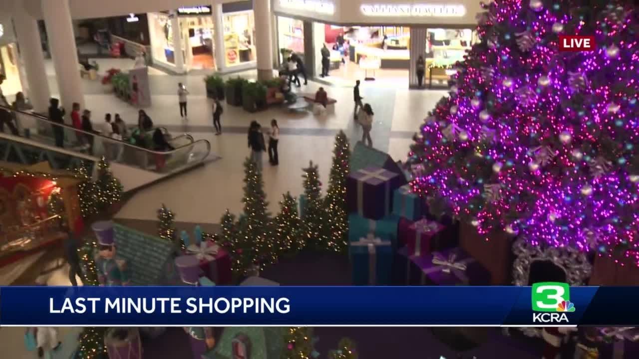 Last minute shoppers hit the malls, markets this holiday weekend - YouTube