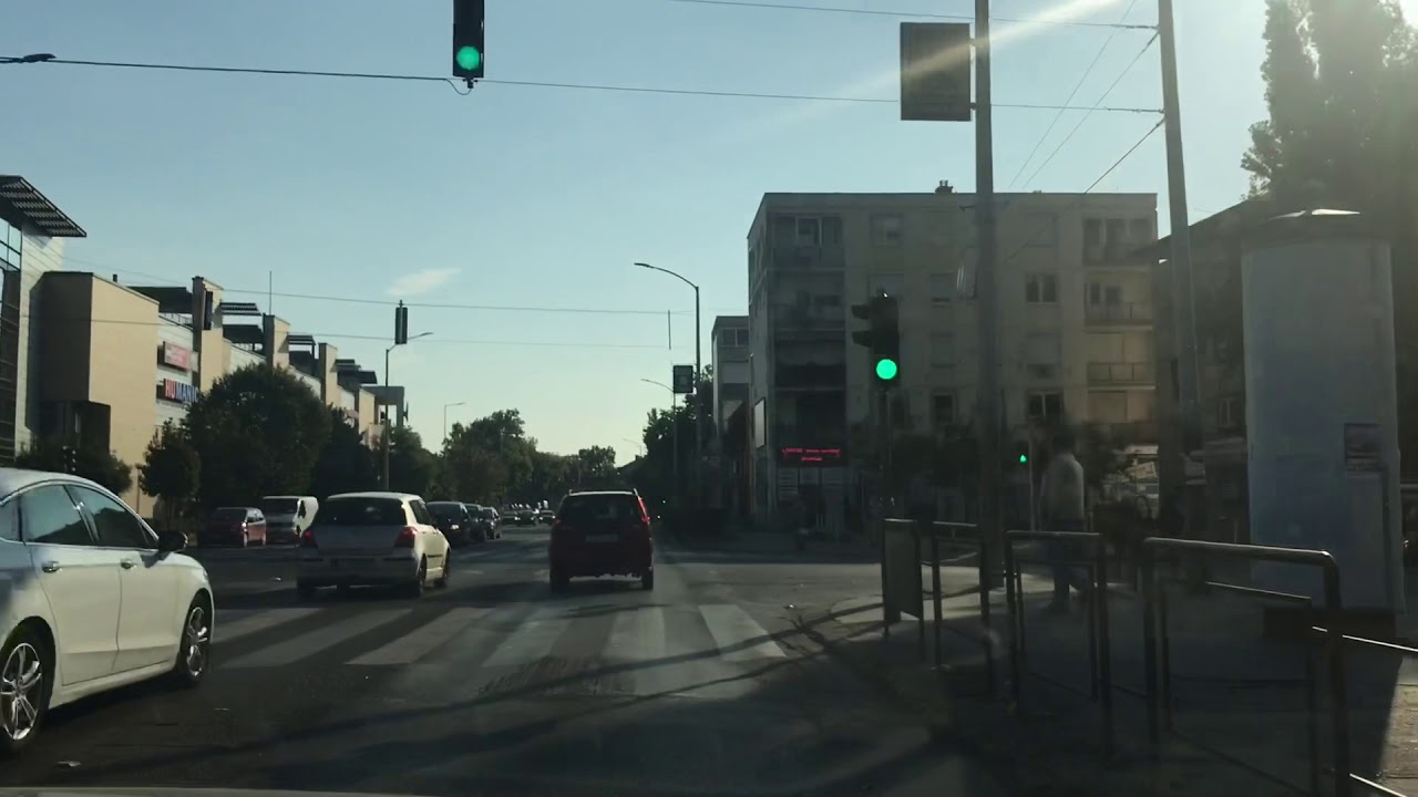 Gyalogos forgalom a pécsi vásárcsarnoknál - YouTube