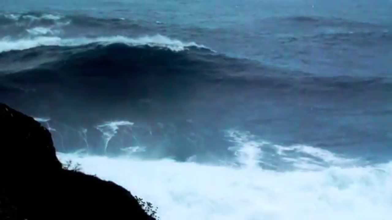 Les vagues géantes de Nazaré / Octobre 2015 - YouTube