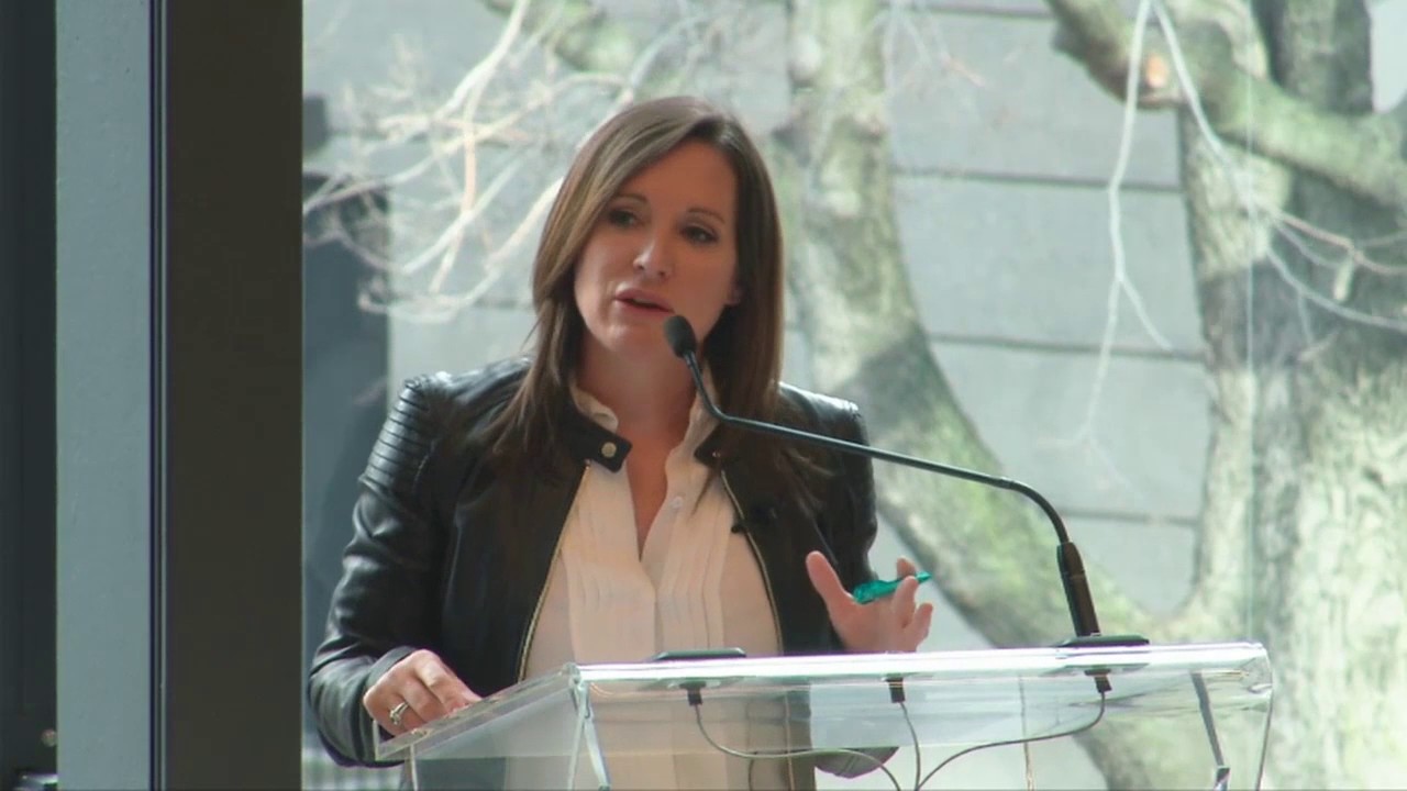 The Beauty of Discomfort: Amanda Lang - YouTube