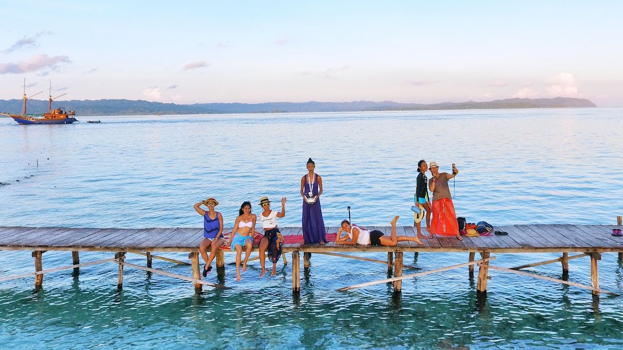 Amazing Arborek Island - Raja Ampat indonesia - YouTube