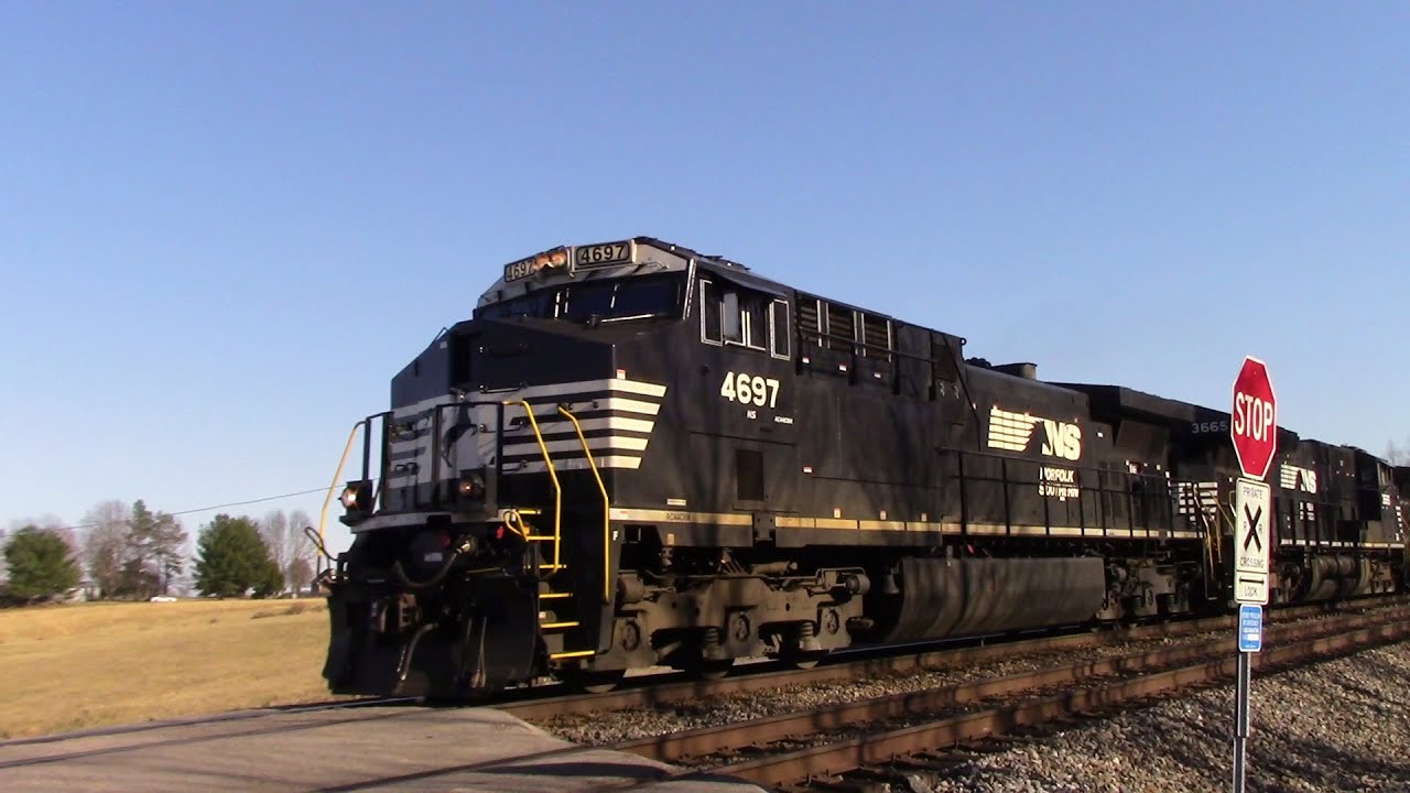 Trainspotting: NS #4697 leads NS 55G around Gradison, KY - YouTube