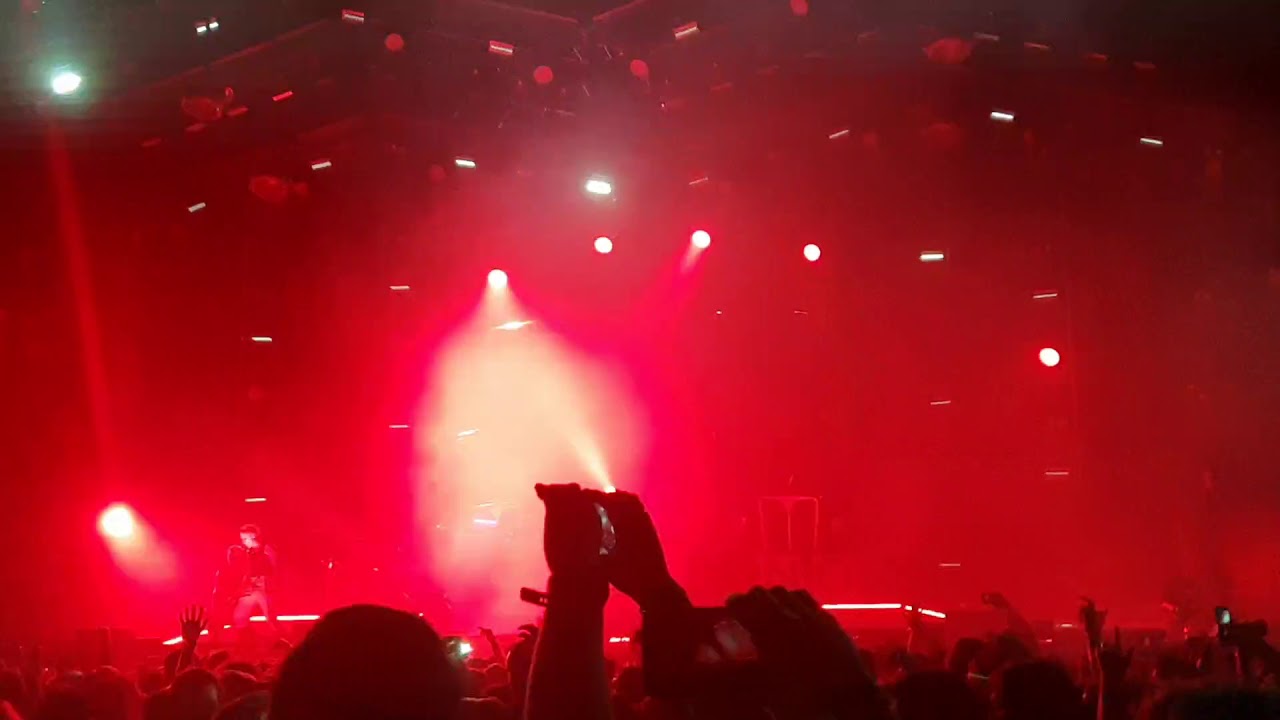 The Prodigy Firestarter Leeds 2018 RIP Keith Flint - YouTube