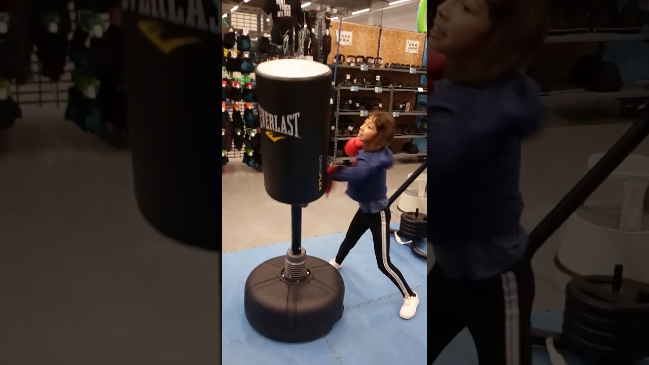 Mel boxing - YouTube