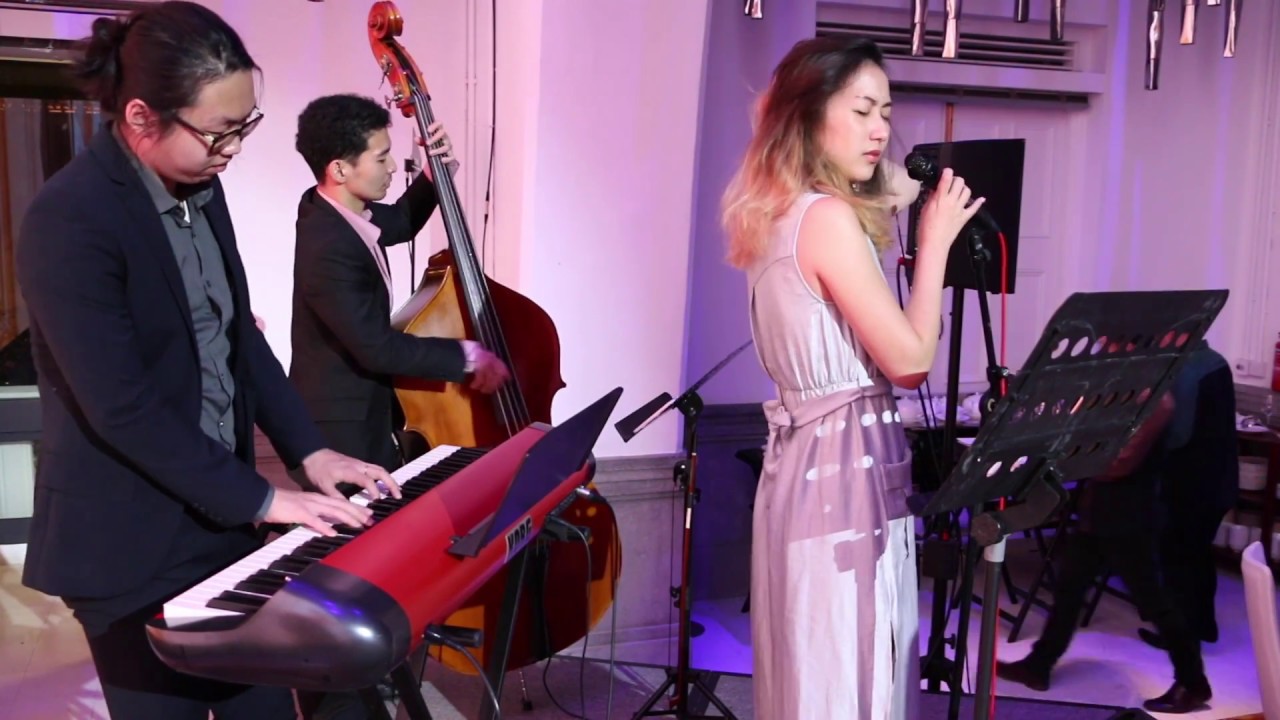 PAPER MOON performed by Miin Tong - YouTube