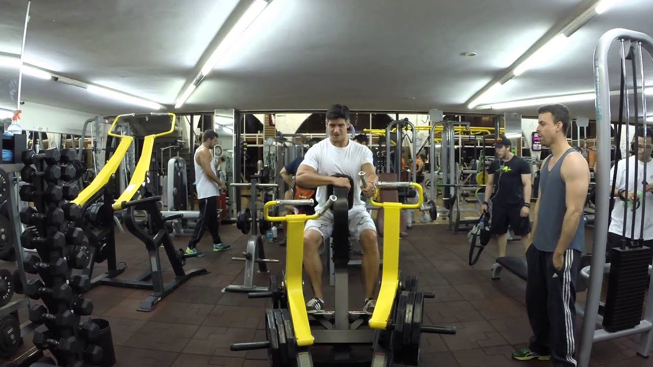 Musculation en club: dos avec unilateral row machine - YouTube