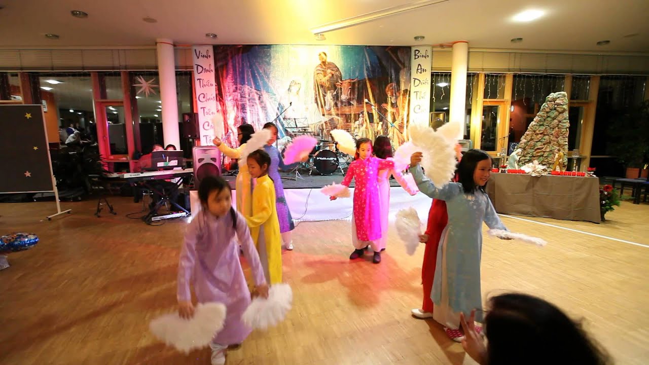 Kids Fan Dance - YouTube