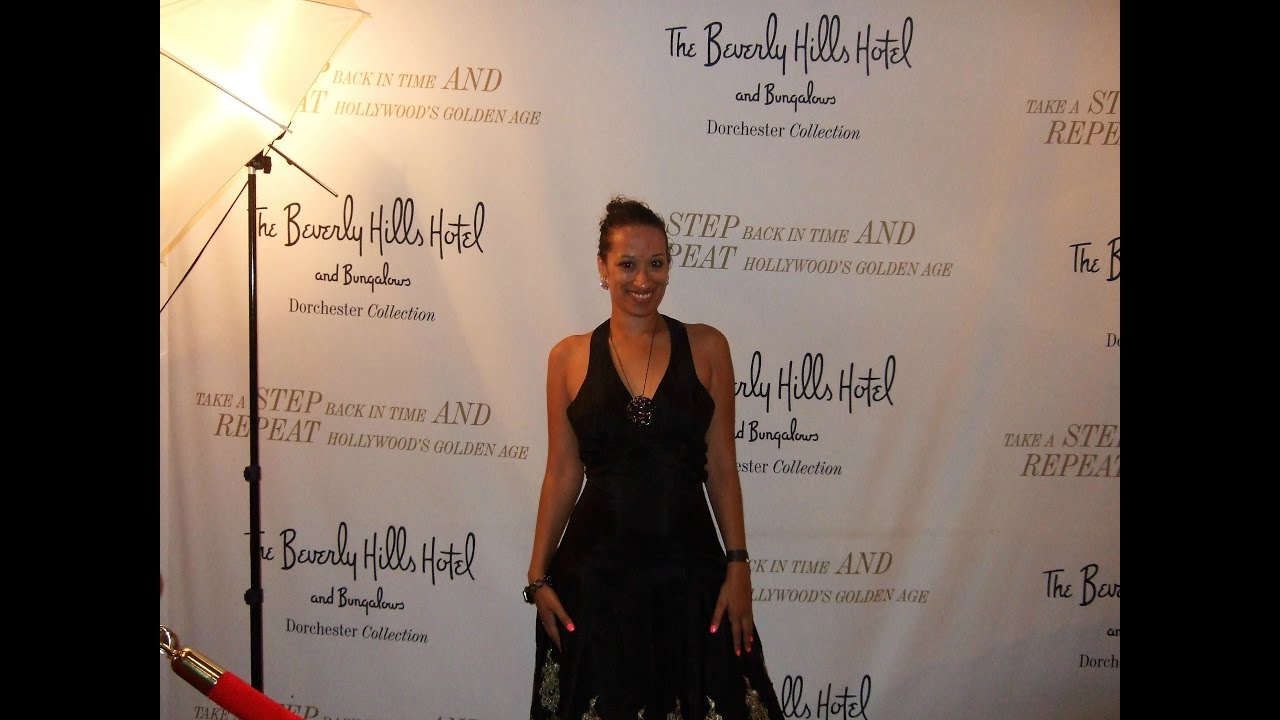 Jennifer Thompson performing "Mother and Time is of the Essence" - YouTube