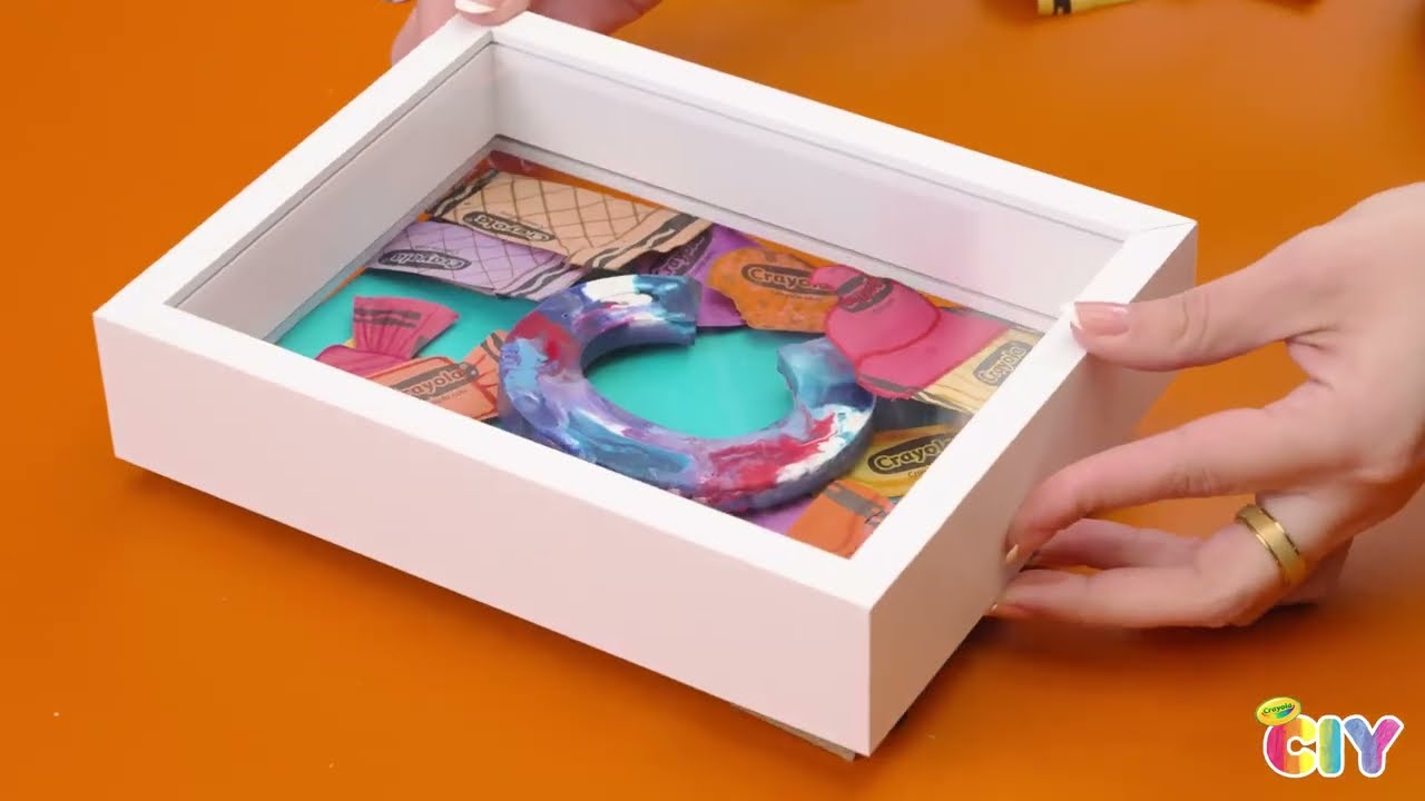 Crayon Shadowbox || Crayola CIY - YouTube