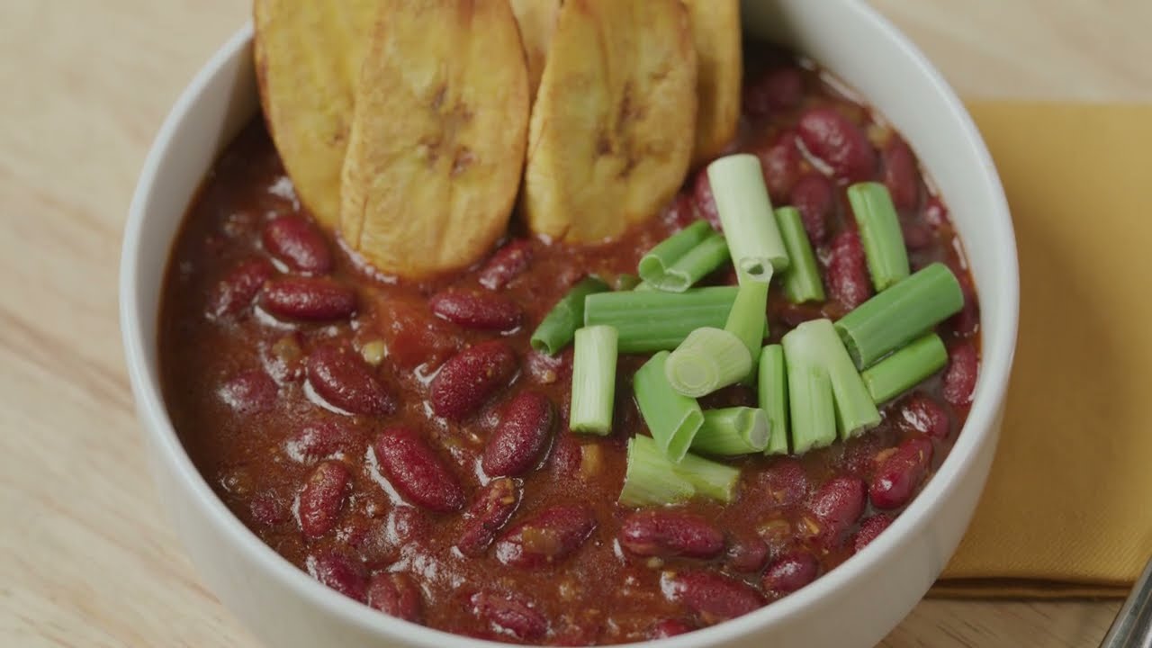 Ghanaian Red Stew with Red Beans and Fried Plantains - YouTube