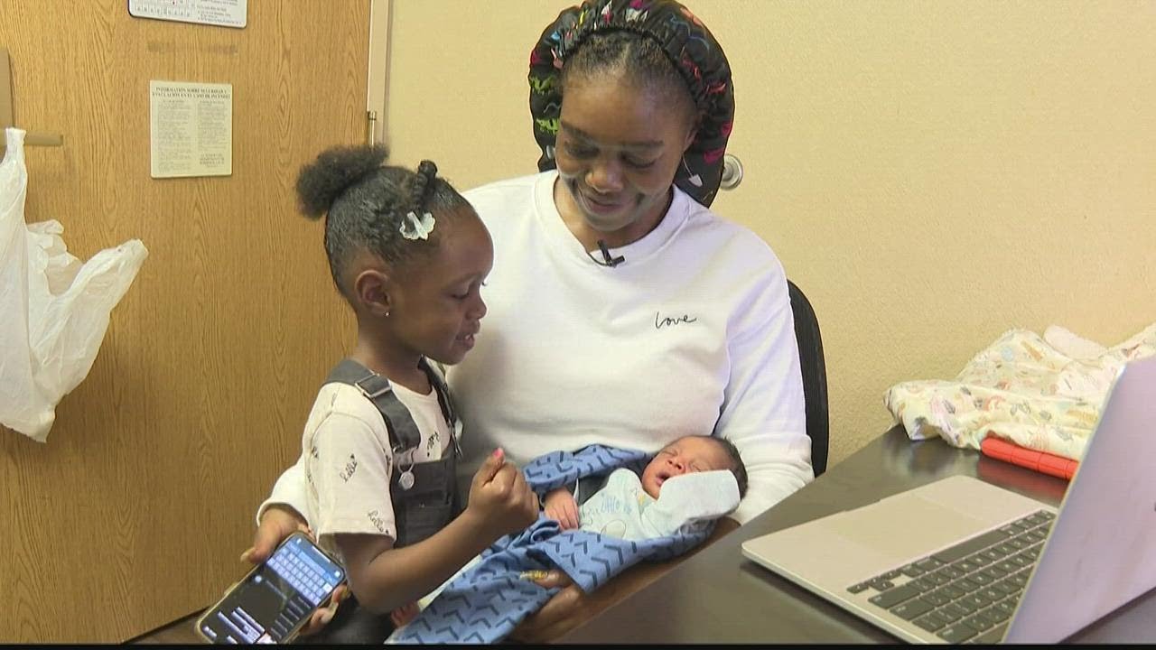 Woman on business trip in Atlanta gives birth in hotel - YouTube