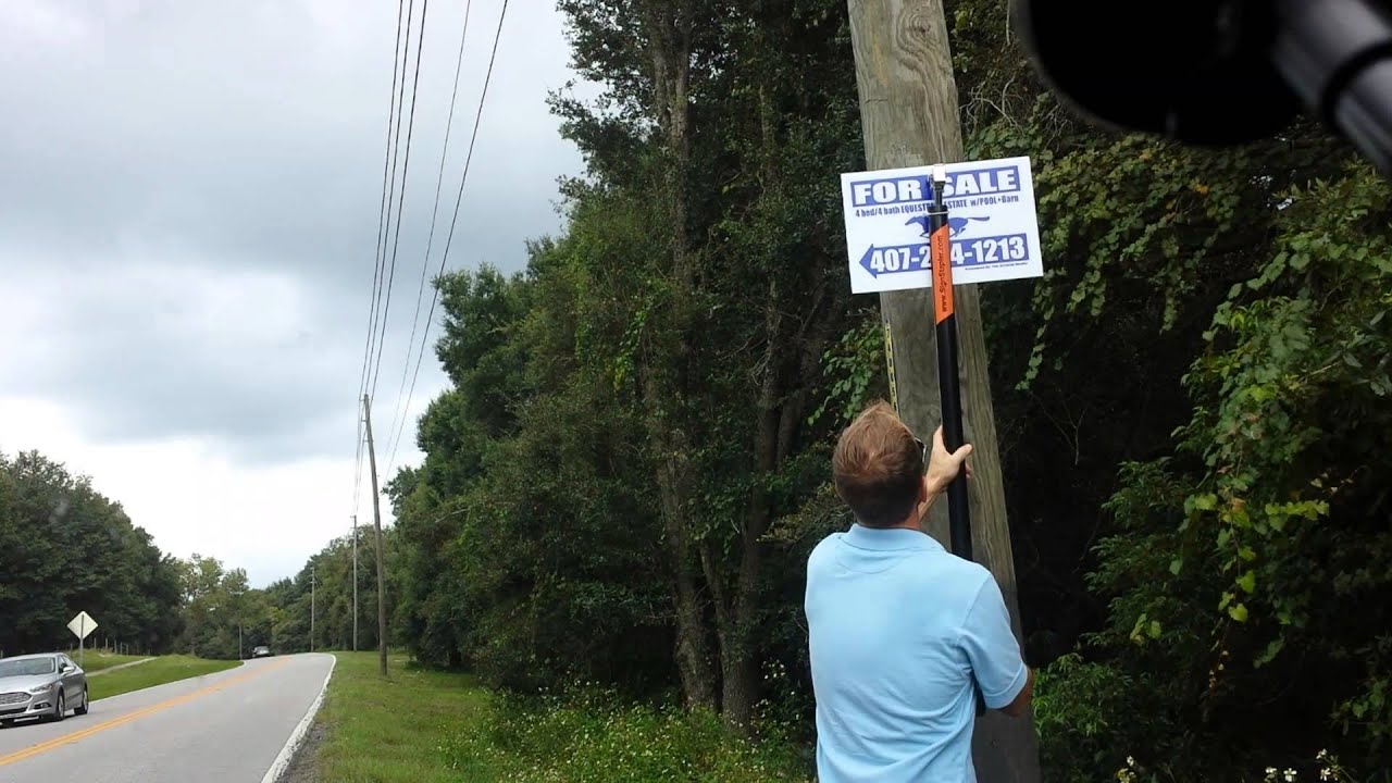Putting Signs Up Quickly on a Busy Road - YouTube