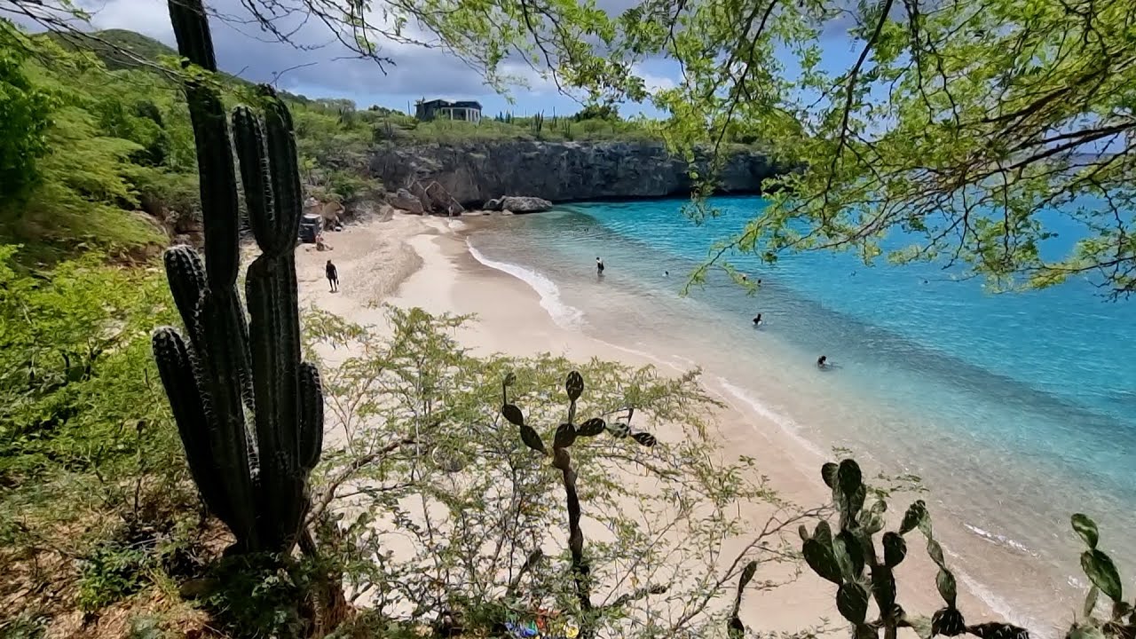 Curaçao komt in opstand tegen facelift authentieke stranden - YouTube