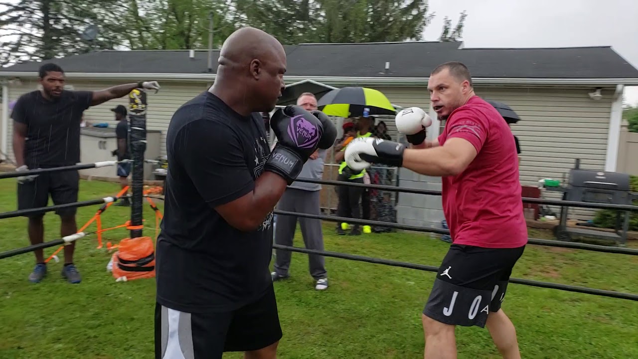 STREETBEEFS CORNFLAKE VS CLARK KENT BOXING - YouTube