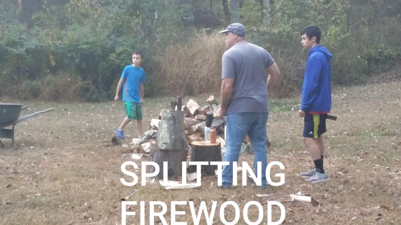 SPLITTING FIREWOOD WITH FAMILY - YouTube