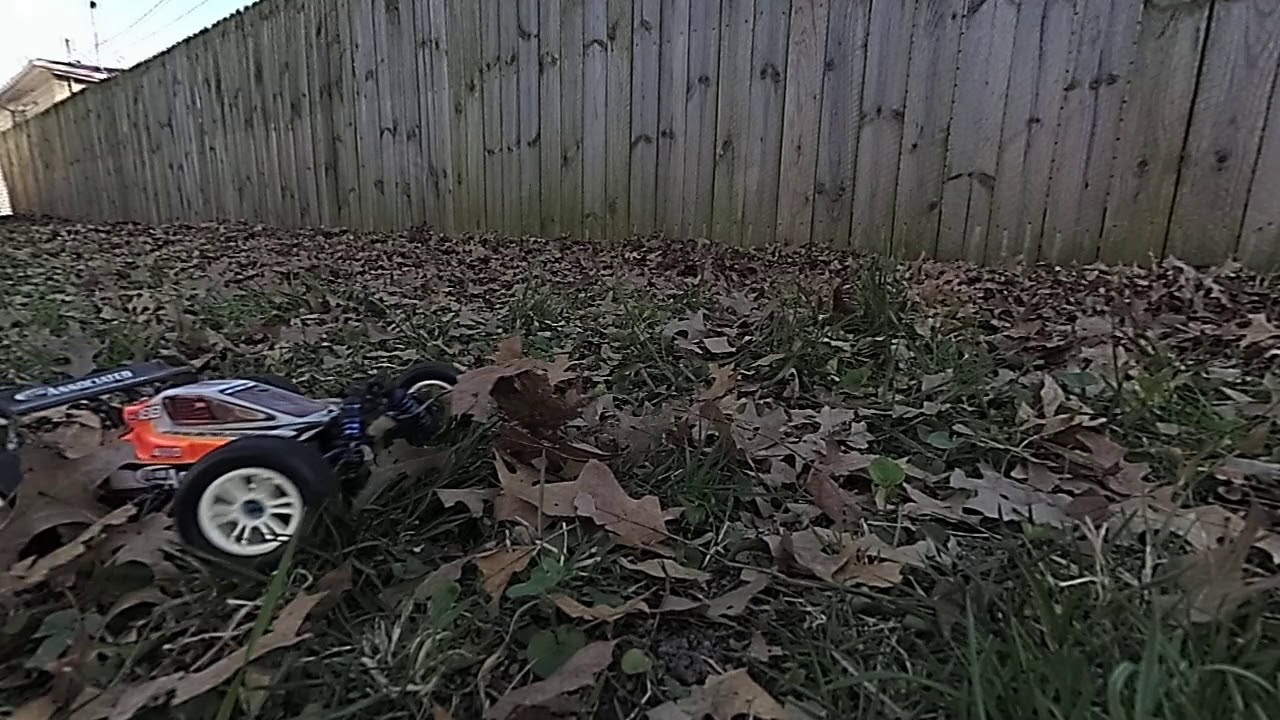 Team Associated RC18B SloMo - YouTube