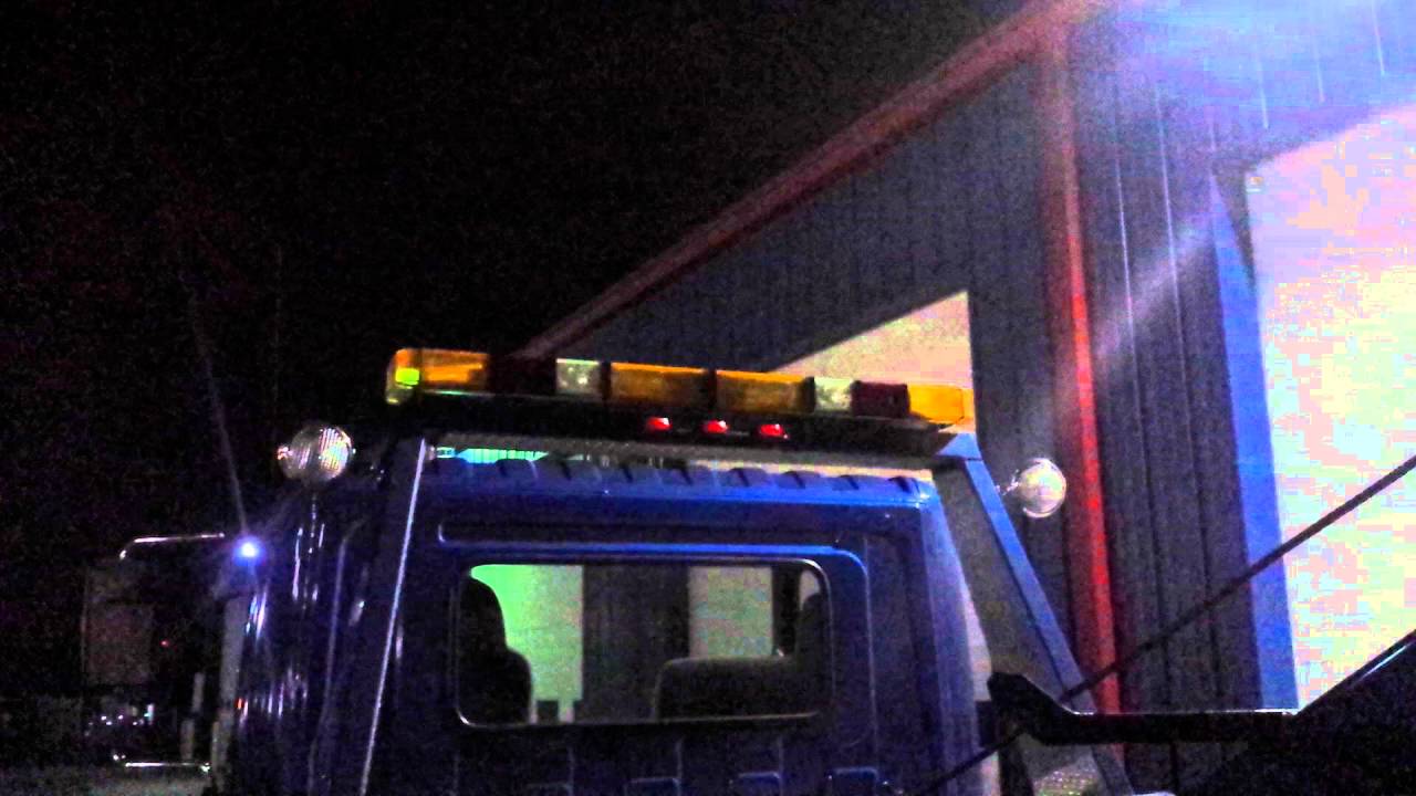 Whelen 9m or Freedom Towman's Edge 4 strobe light bar - YouTube