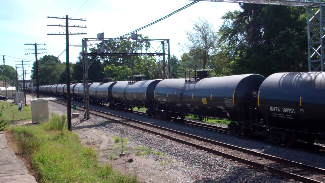Westbound CSX oil tanker train at Rochelle Railroad Park 08/22/15 - YouTube