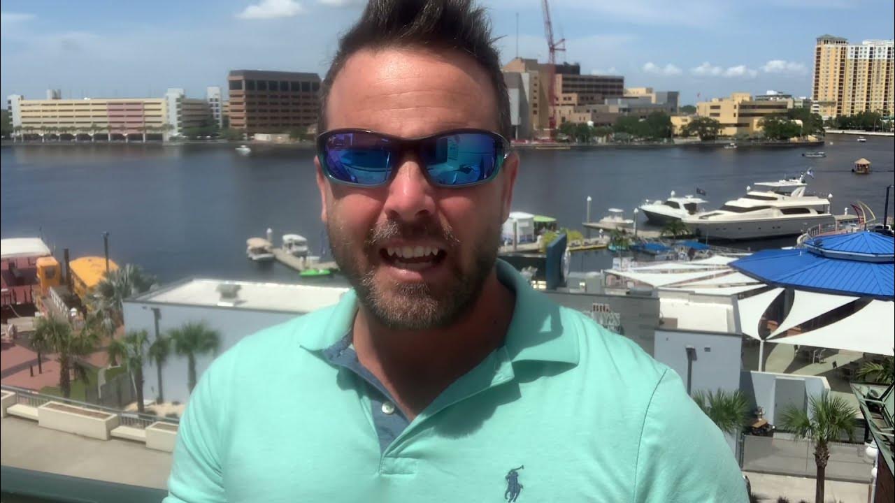 My gear set up for solo acoustic gigs - YouTube