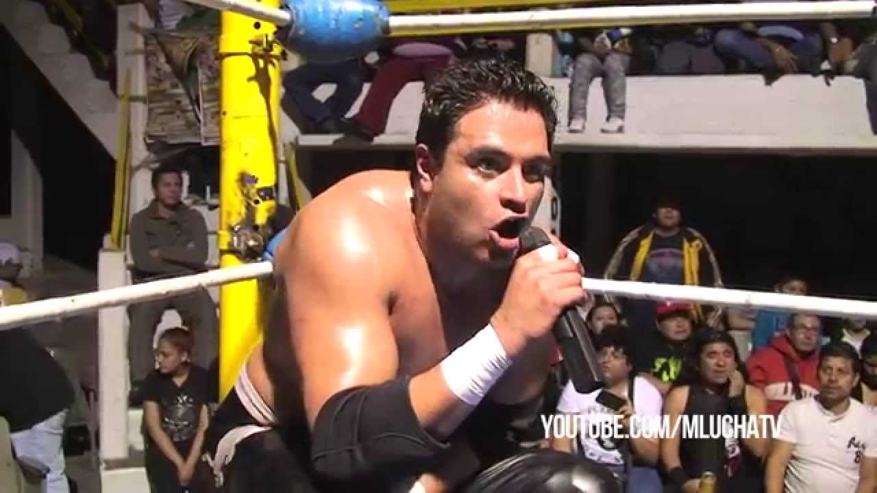 Texano Jr. reta a los Traumas a una lucha de máscaras y cabellera - YouTube
