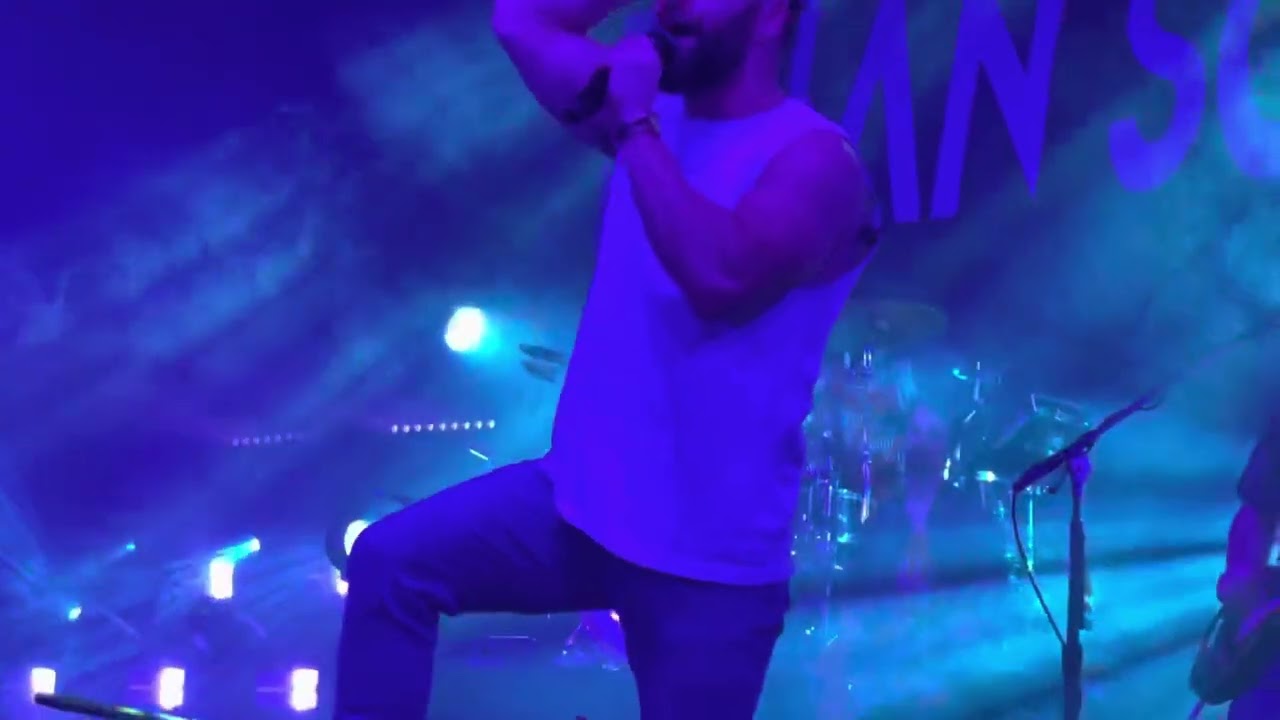 Dylan Scott - “Static” | Livin’ My Best Life Tour Chicago 2022 - YouTube