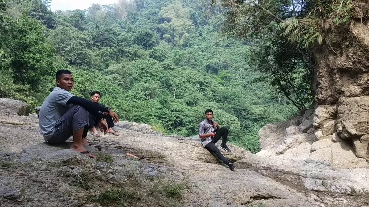 Pendakian ke curug cihear - YouTube
