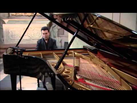 Roberto Giordano, plays a concert grand piano Borgato - YouTube