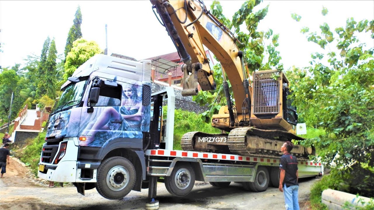 CAT 320D Excavator Transport By Self Loader Truck Mobilisasi Alat Berat ...