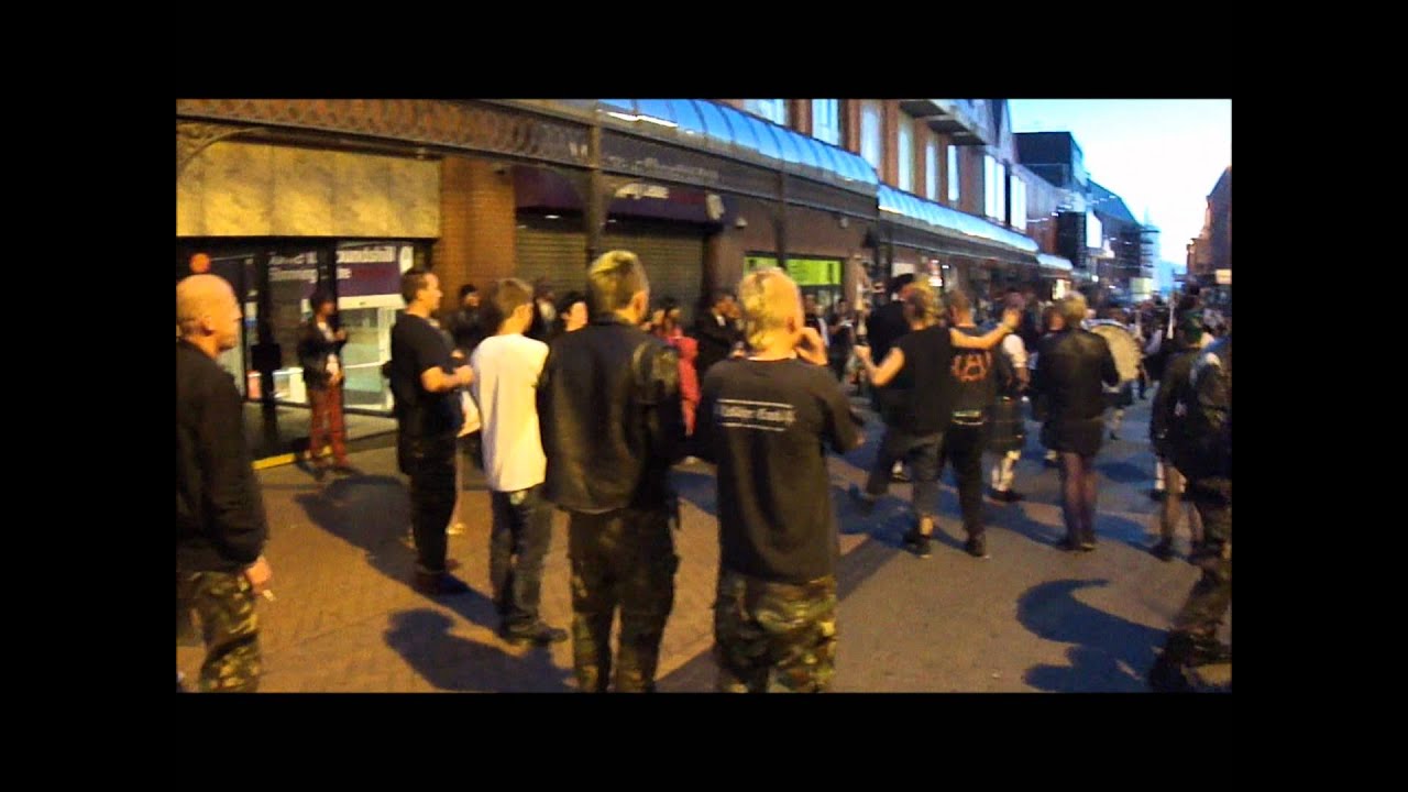 Rebellion Festival 2011 Blackpool Punks & Skinheads Dance to Bagpipe ...
