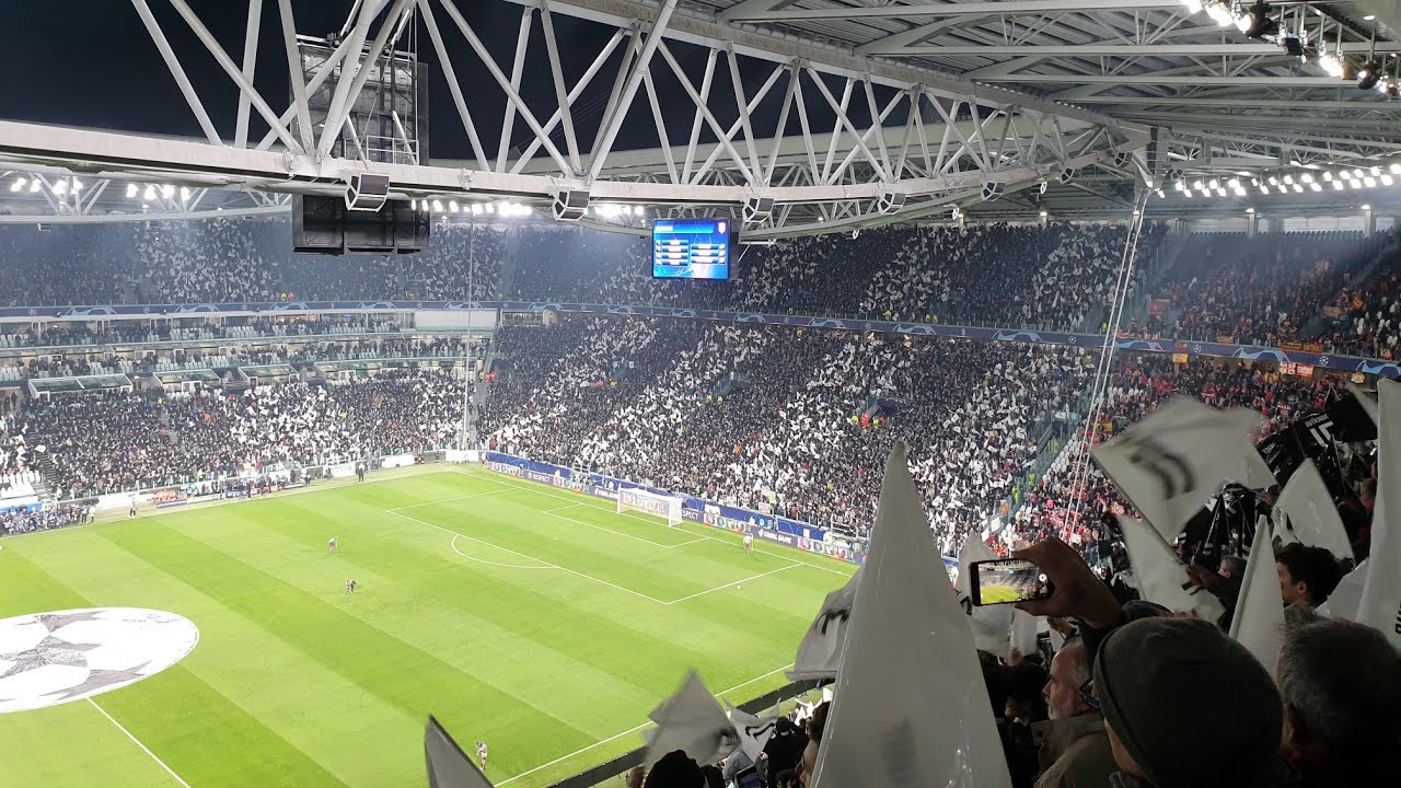 Juventus fans making amazing atmosphere vs Atletico Madrid - YouTube