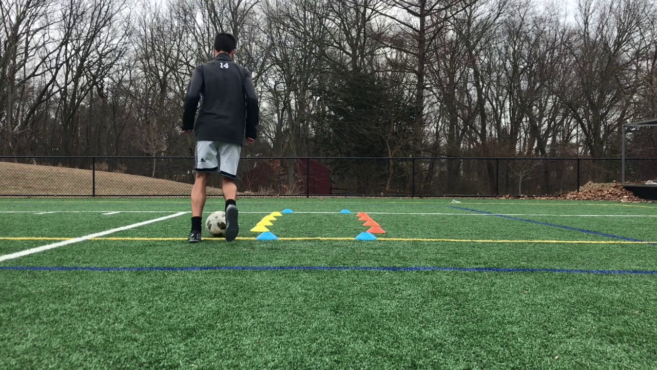 Backwards toe tap ball mastery soccer drill - YouTube