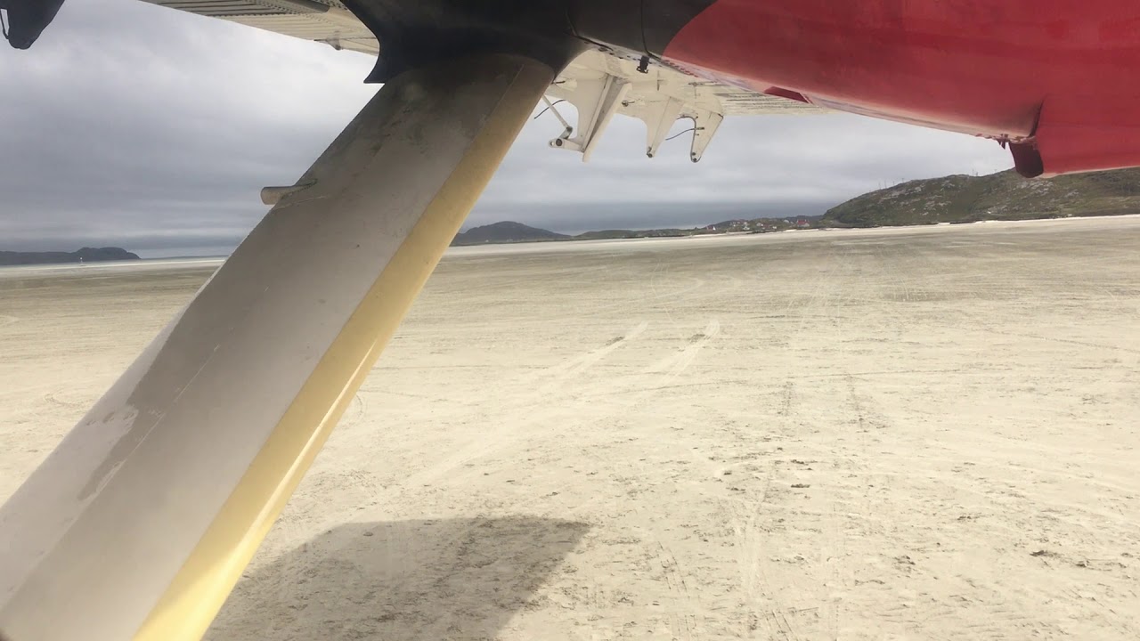 Isle of Barra runway landing - YouTube