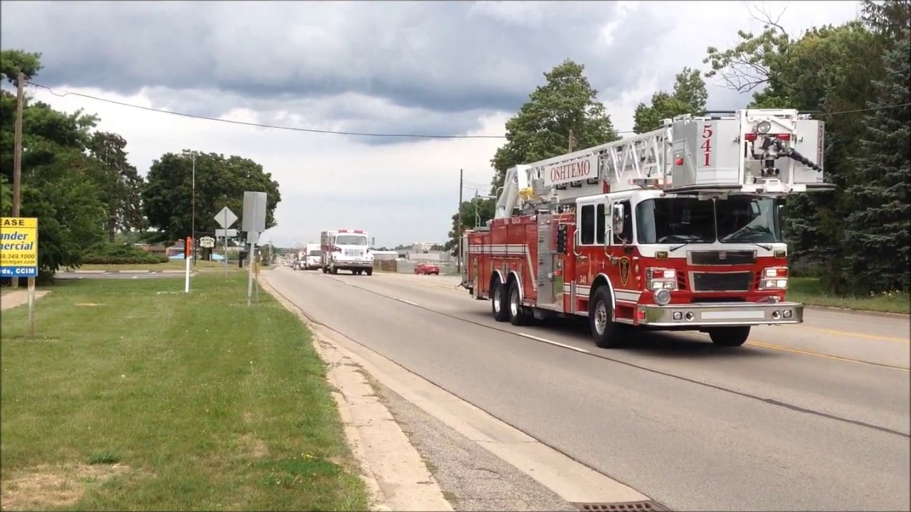 Great Lakes Burn Camp 2017 Fire Truck & Emergency Vehicle Parade (LOTS ...