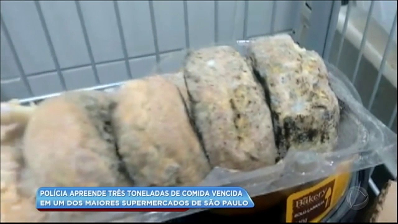 Polícia apreende três toneladas de comida vencida em supermercado - YouTube