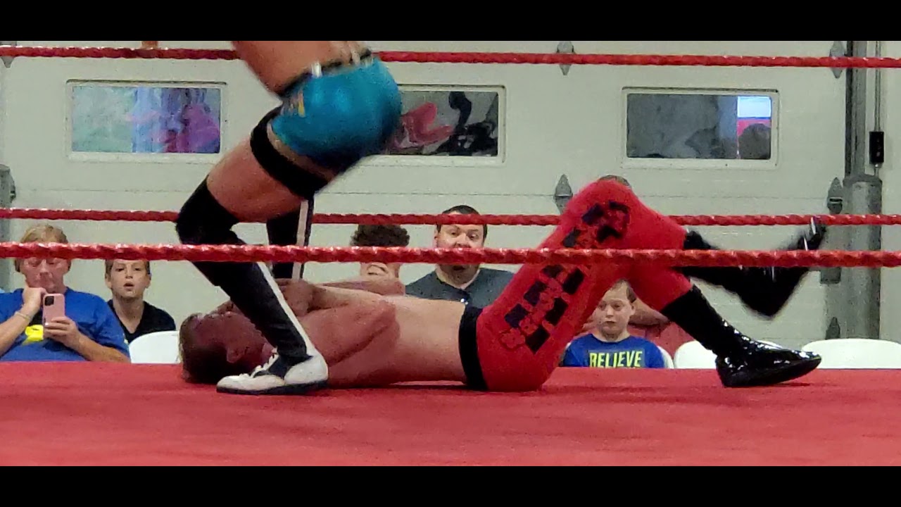 Reggie Collins vs Thomas Mathis - YouTube