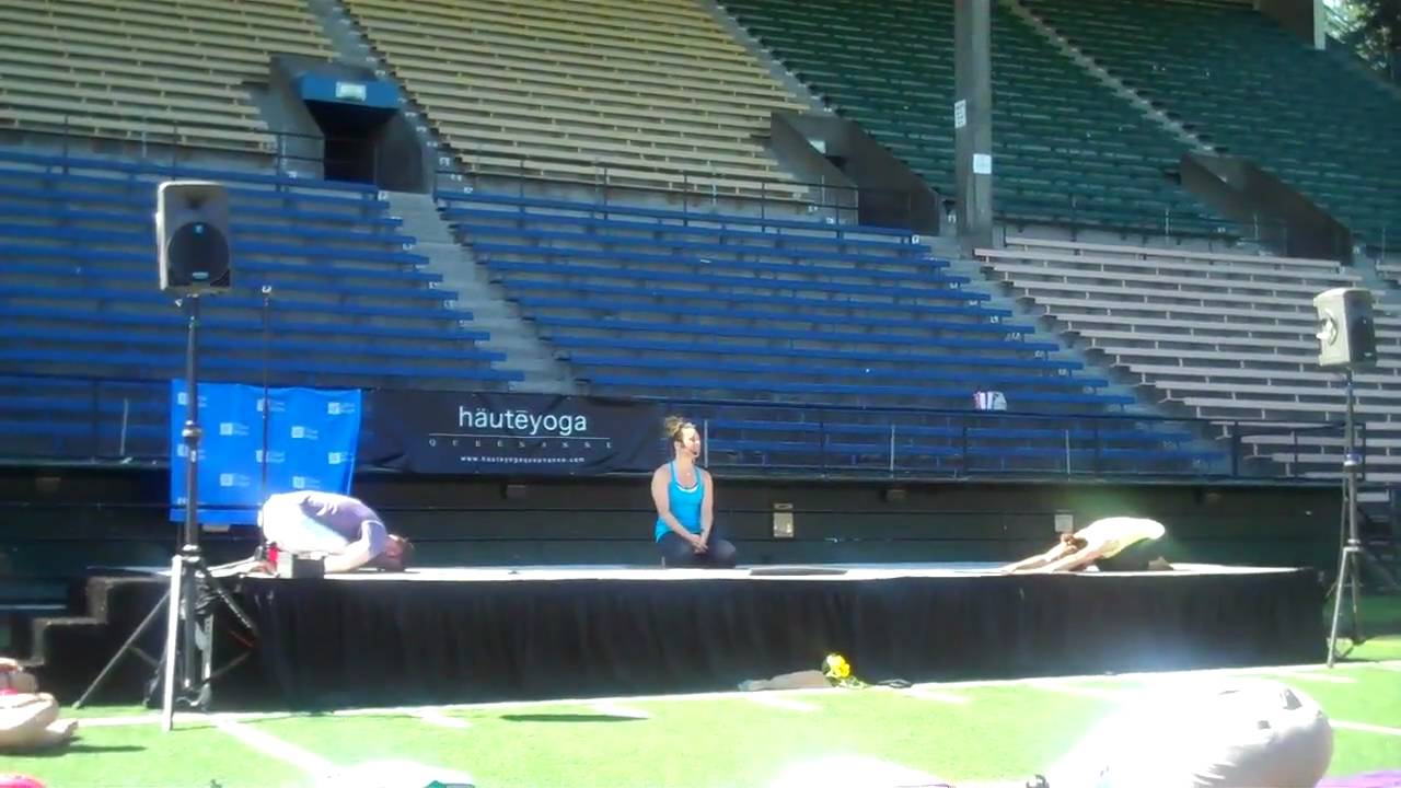 Yoga for Hope July 2010 Seattle - Jennifer Isaacson teaching - YouTube