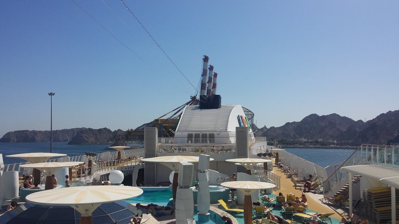 AIDA Orient: AIDAdiva, AIDAaura und Costa Serena im Hafen von Muscat ...