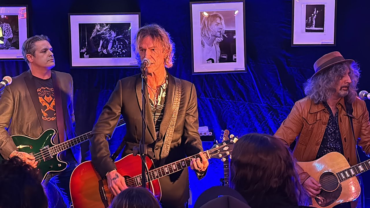 Duff McKagan being introduced and singing I Just Don’t Know at Easy ...