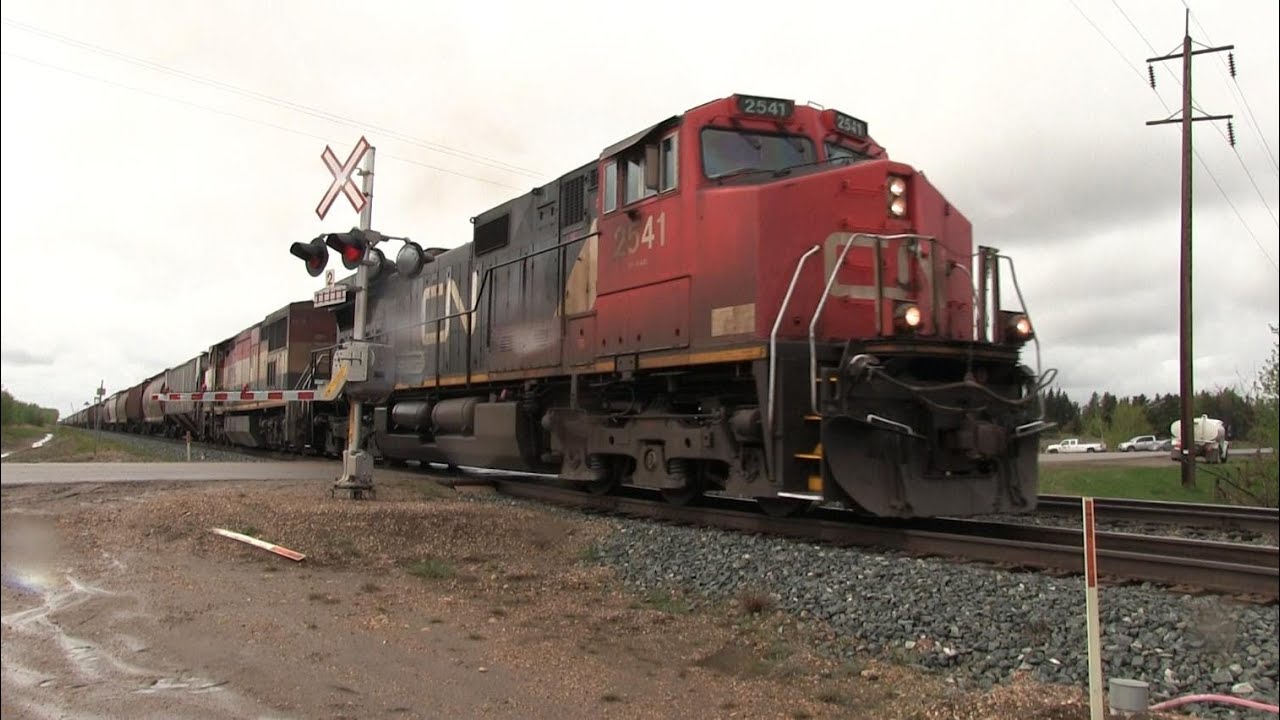 CN Train Spotting HD: CN 2541 & BCOL 4601 Leads CN 806 w/ Horn Show 2/4 ...
