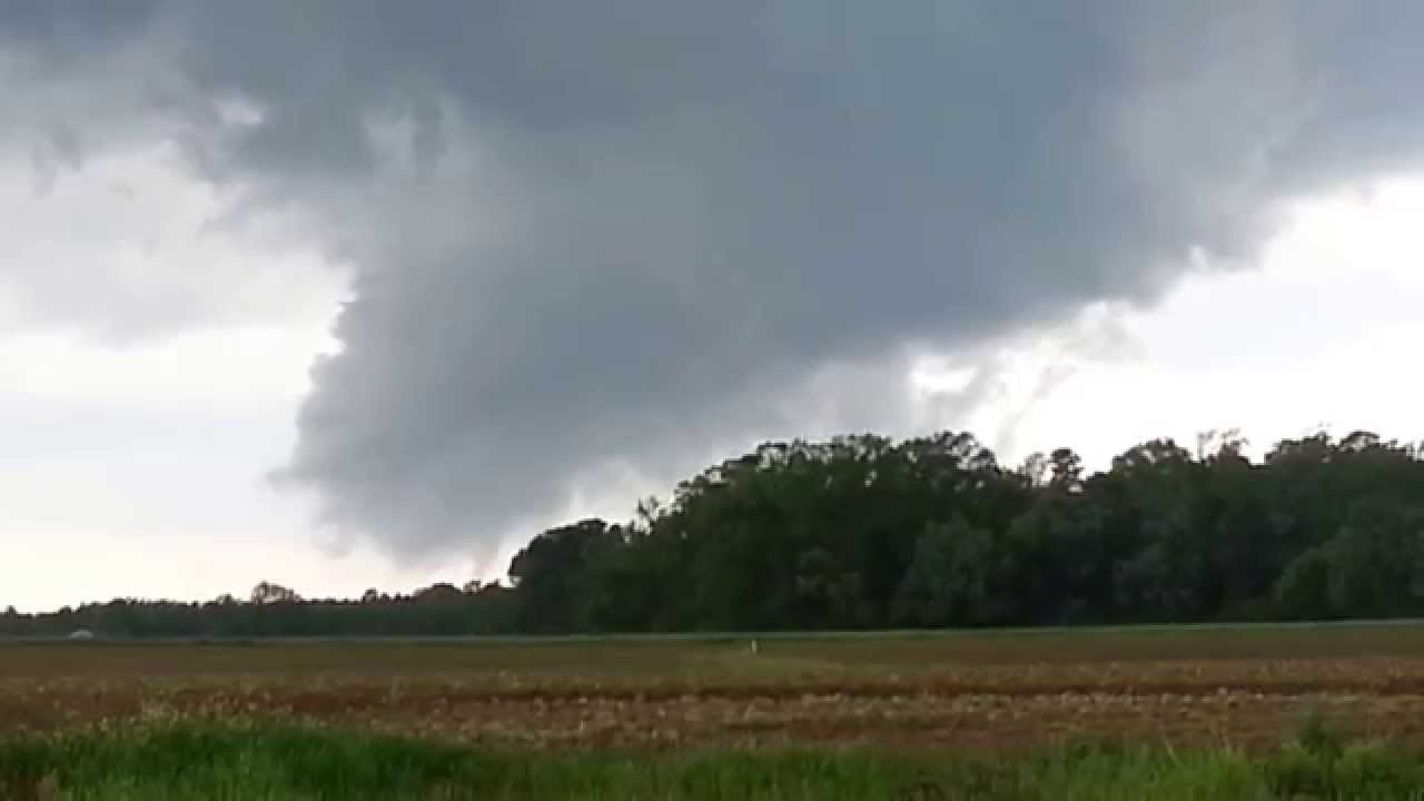 Rotating wall cloud - YouTube